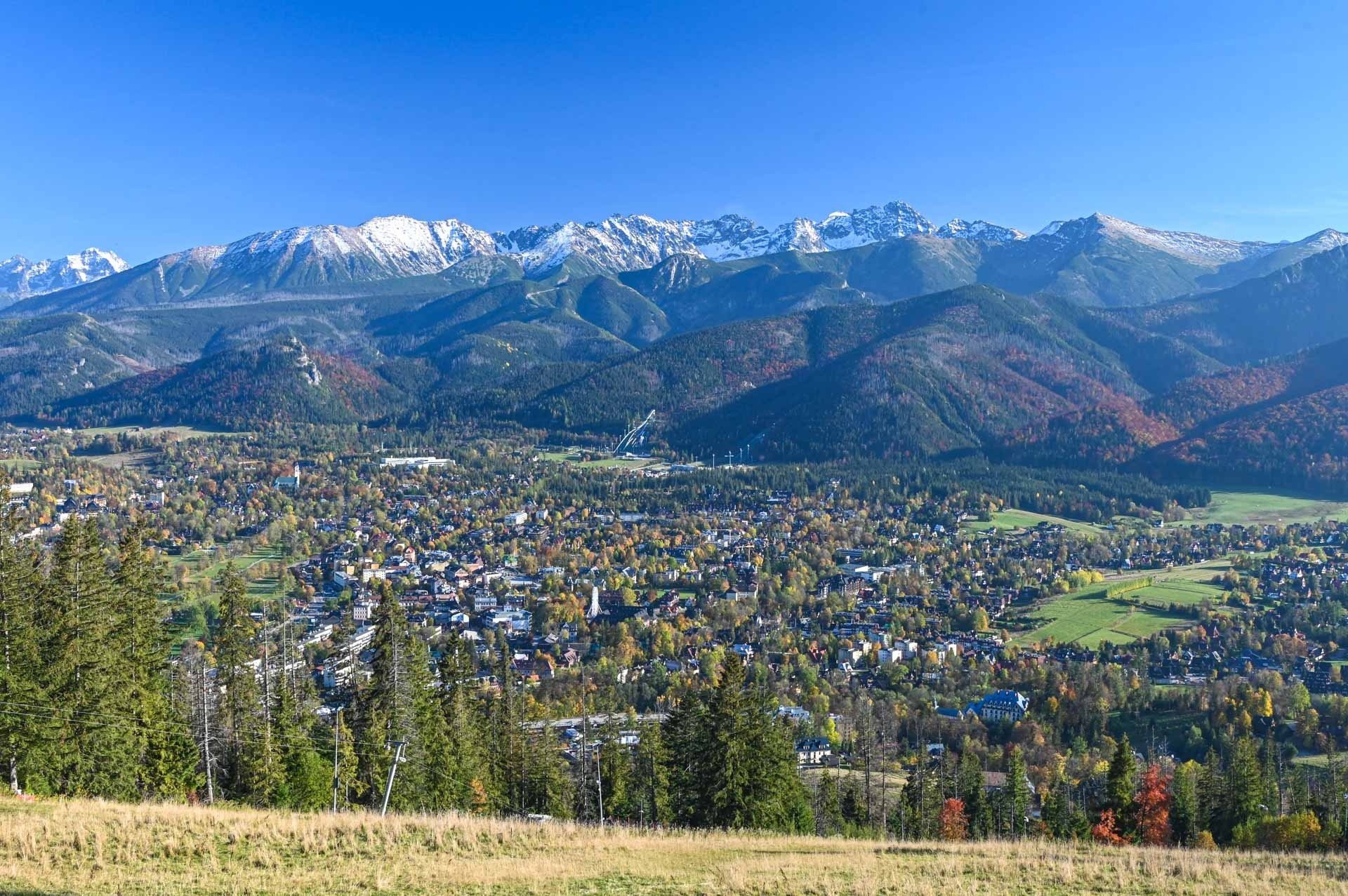 Jesienne Zakopane i Tatry widziane z Gubałówki. Te widoki naprawdę ...