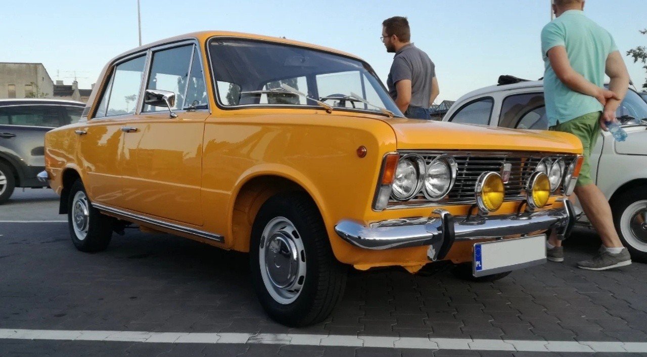 Kultowe auta z PRL. Ile teraz kosztuje Fiat 125 p, Wartburg, Trabant ...