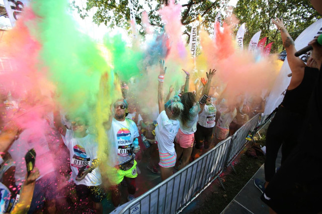 The Color Run 2019. Pobiegli z proszkami holi [ZDJĘCIA UCZESTNIKÓW ...