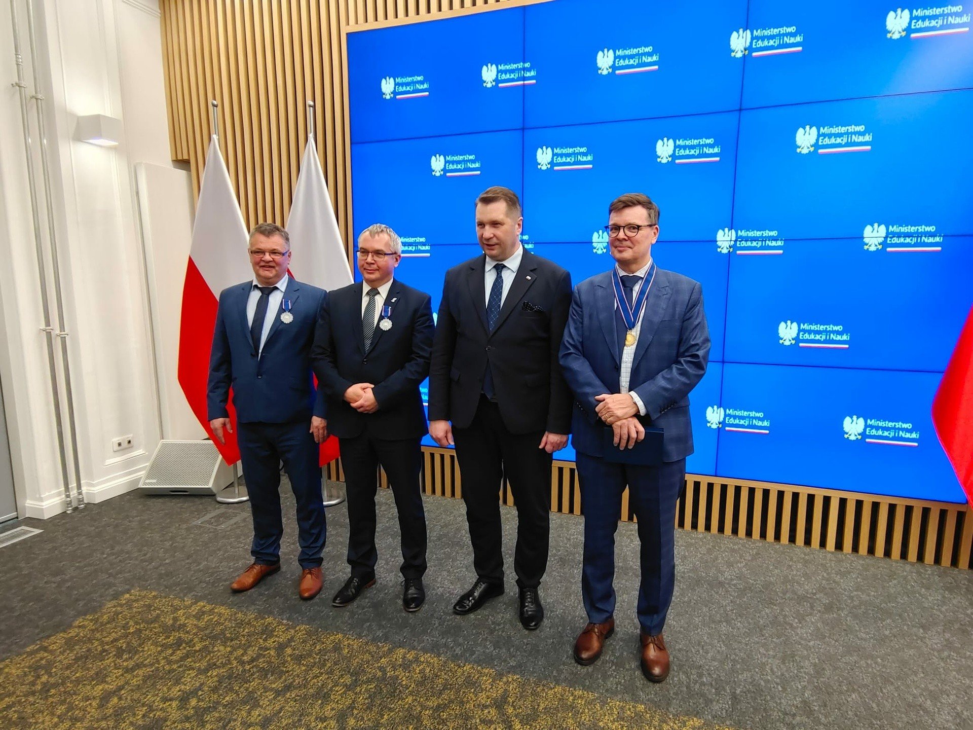 Rektor i prorektorzy Politechniki Lubelskiej z medalami „Zasłużonych ...