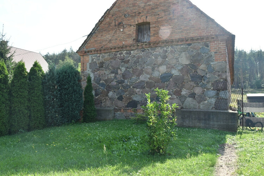 30-latka była przetrzymywana w stodole w Gaikach na Dolnym Śląsku ...