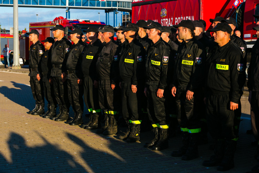 Polscy strażacy wrócili ze Szwecji. "Jesteście naszymi bohaterami ...