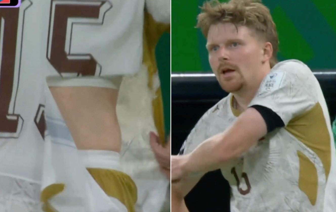 Absurd na mundialu! Czech był w szoku, co stało się z jego koszulką | Gol24