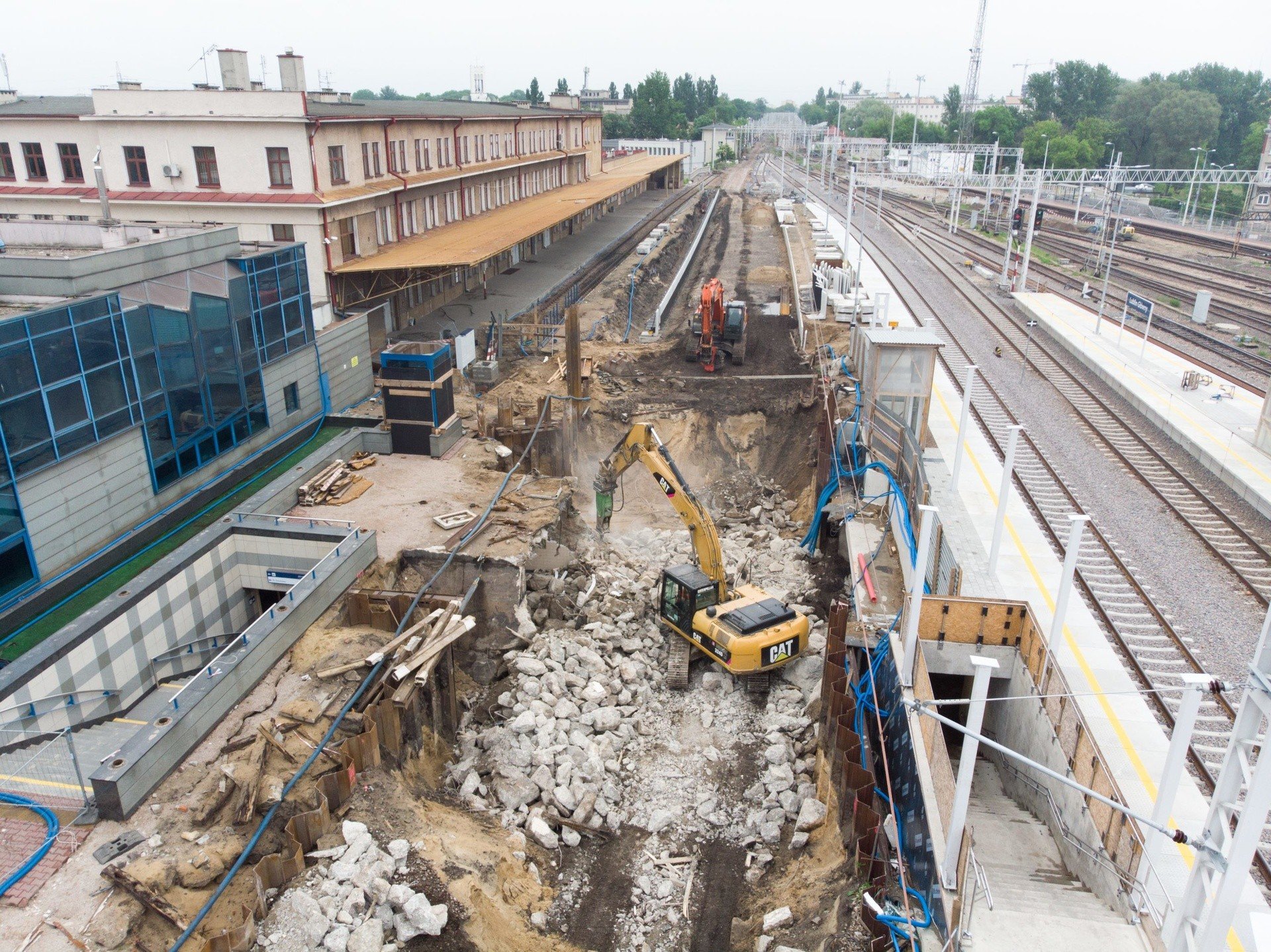 Dworzec PKP Lublin jak po wybuchu bomby. Trwa wielki remont na kolei ...