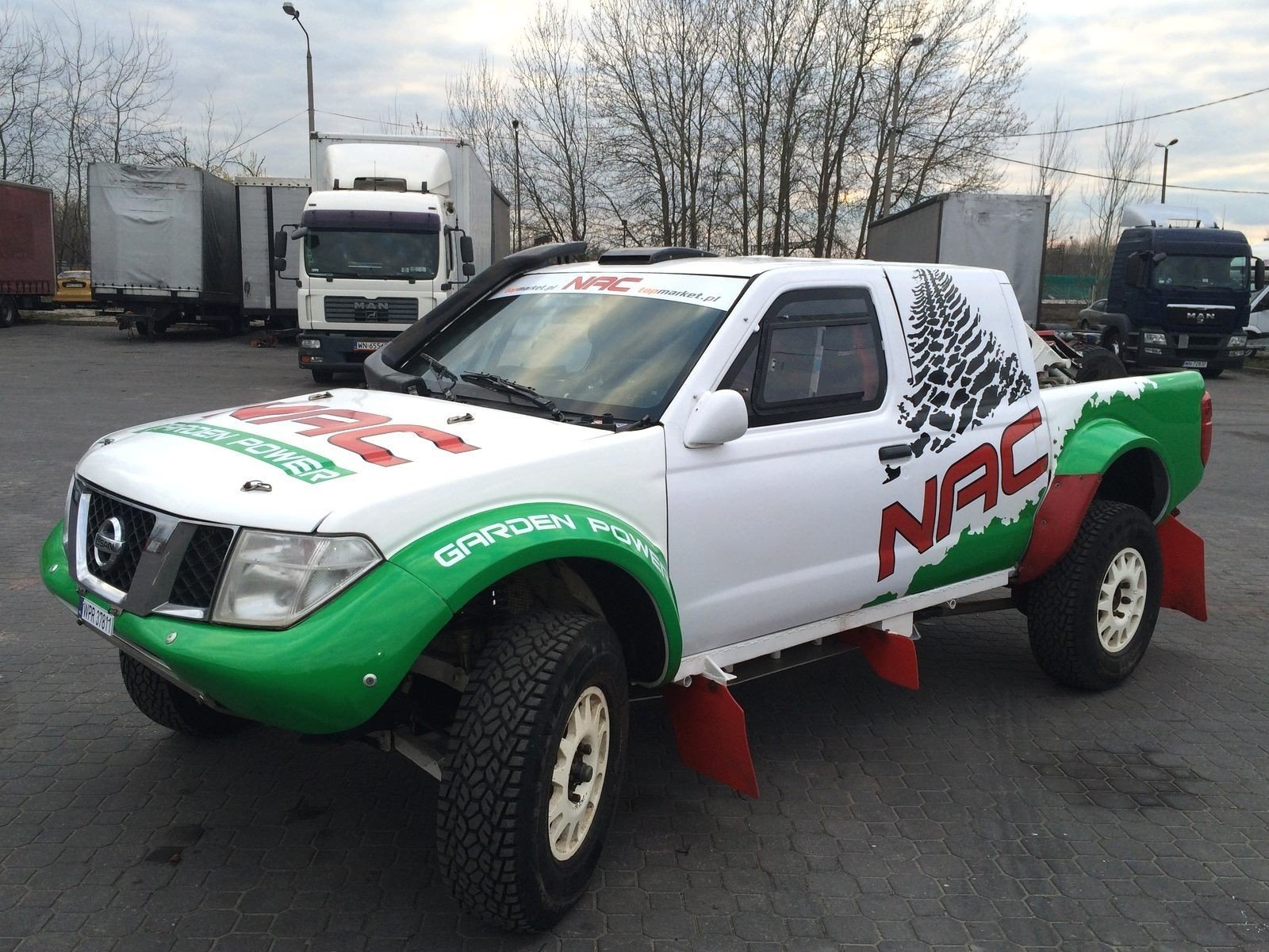 Nissan Navara T1 w barwach NAC Rally Team | Motofakty