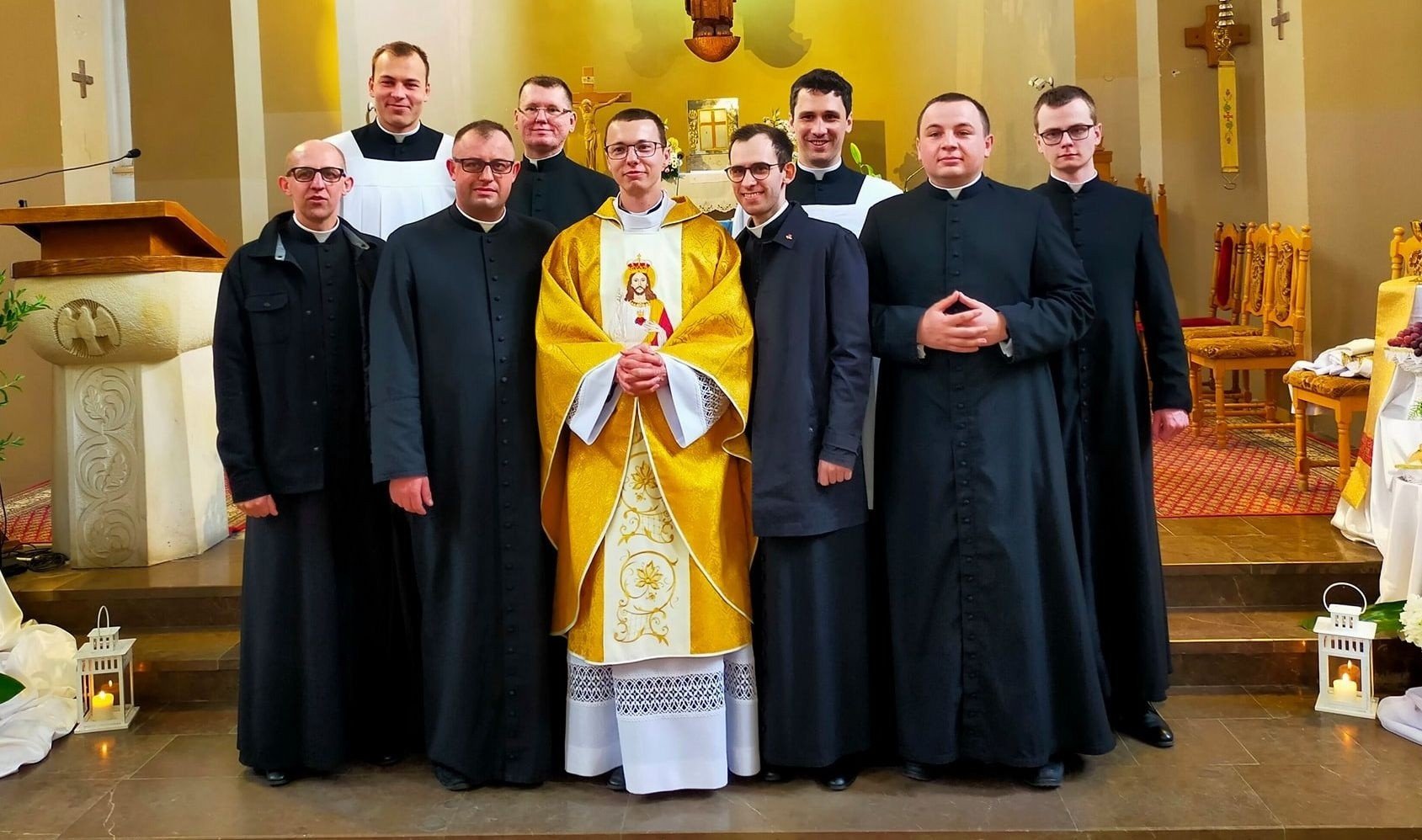 Parafia Chrystusa Króla w Krajnie ma swojego księdza. Uroczysta msza ...