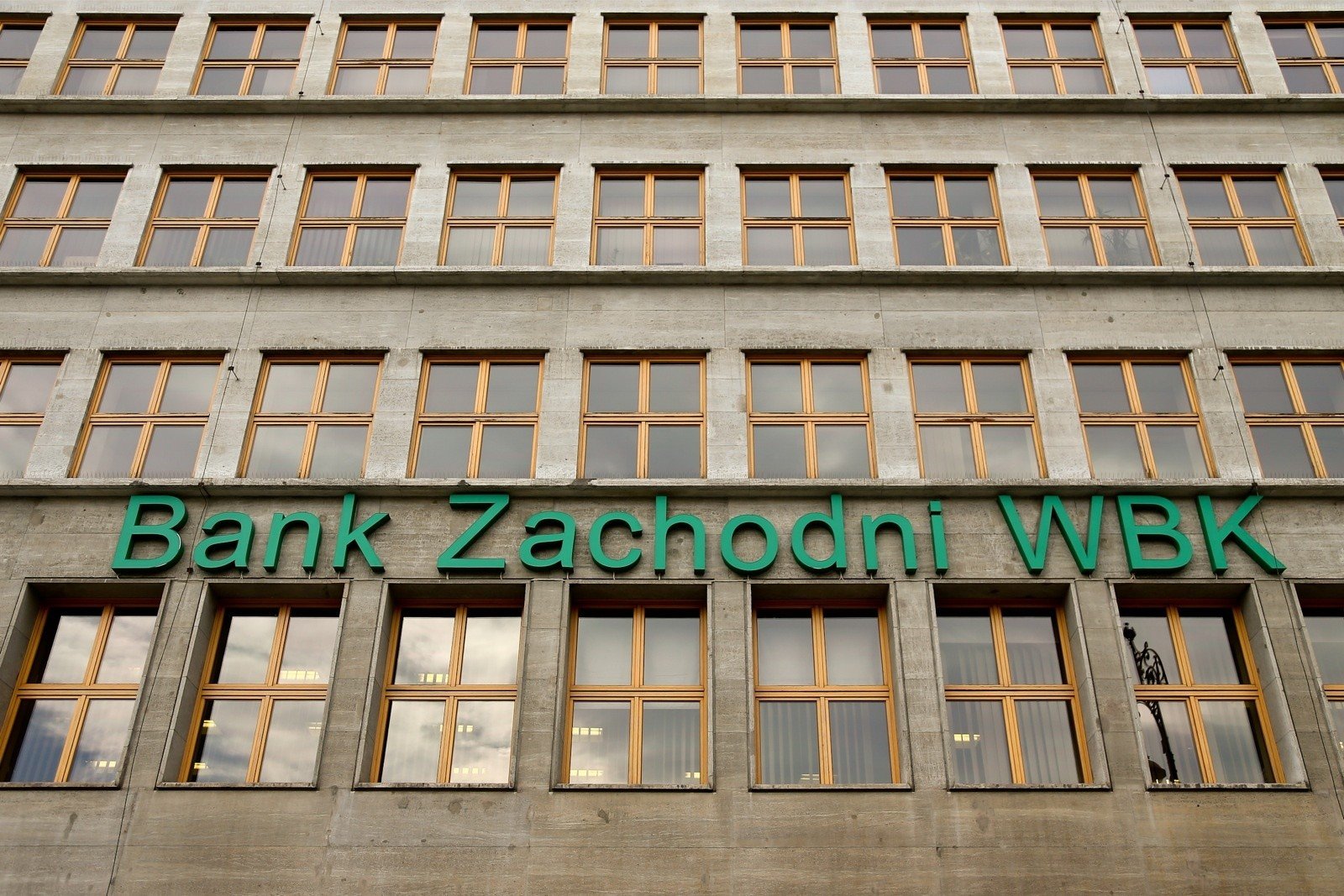 Akcjonariusze zadecydowali o zmianie nazwy Bank Zachodni WBK na ...