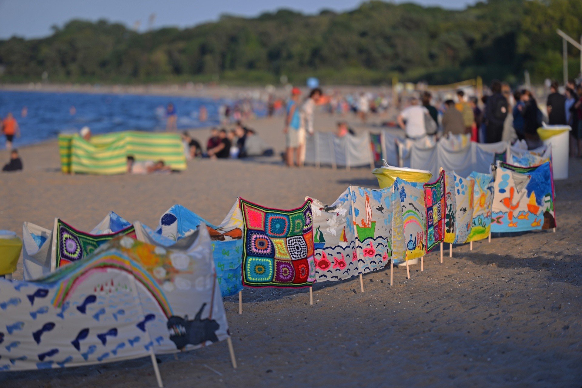 Parawany na polskich plażach. Zdjęcie „króla parawaningu” podbija ...