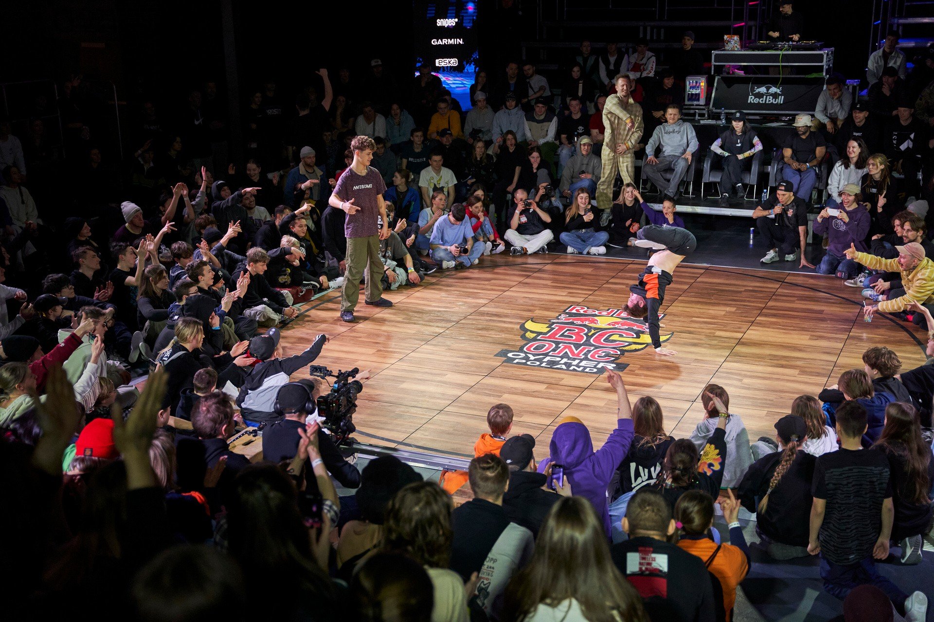 Zawody w tańcu breakdance w Krakowie - finał Red Bull BC One Cypher ...