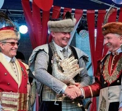 "Podhalańczyk" nowym królem kurkowym. Dostał symbole władzy | Dziennik ...