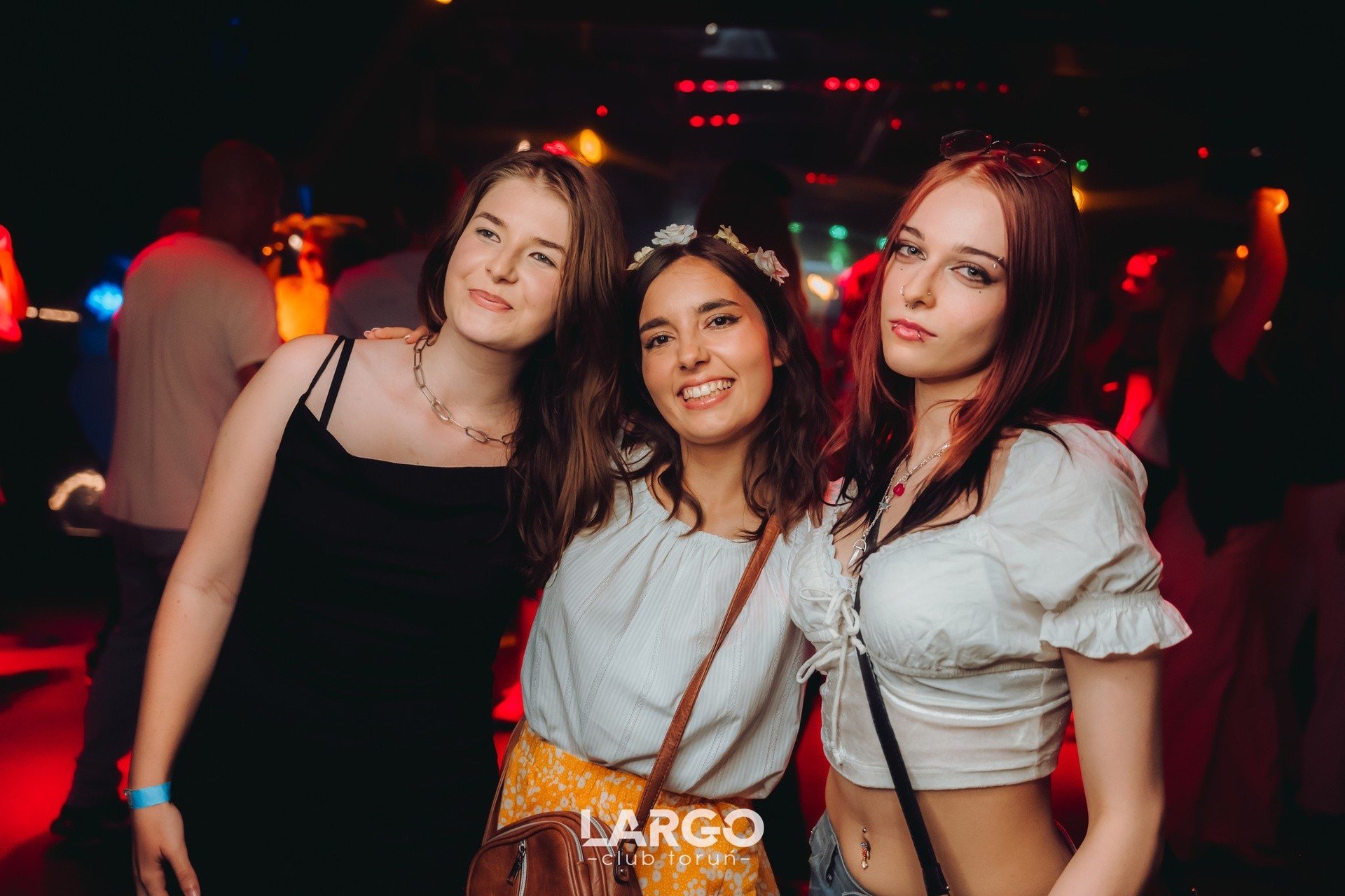 Piękne panie na imprezach w Largo Club Toruń w lipcu. Zobacz wybrane ...