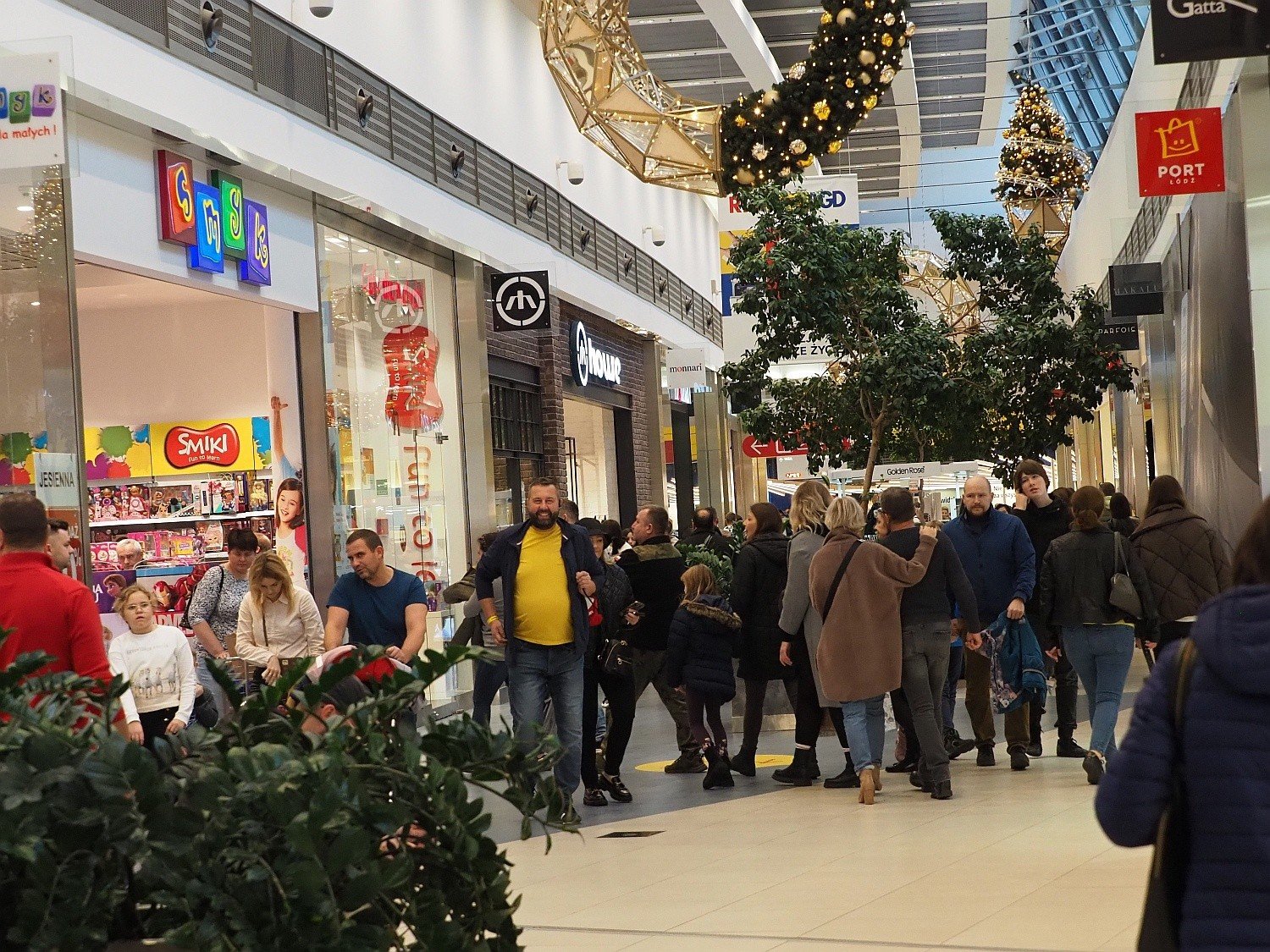 Tłumy ludzi w galerii Port Łódź. Łodzianie robią już świąteczne zakupy ...
