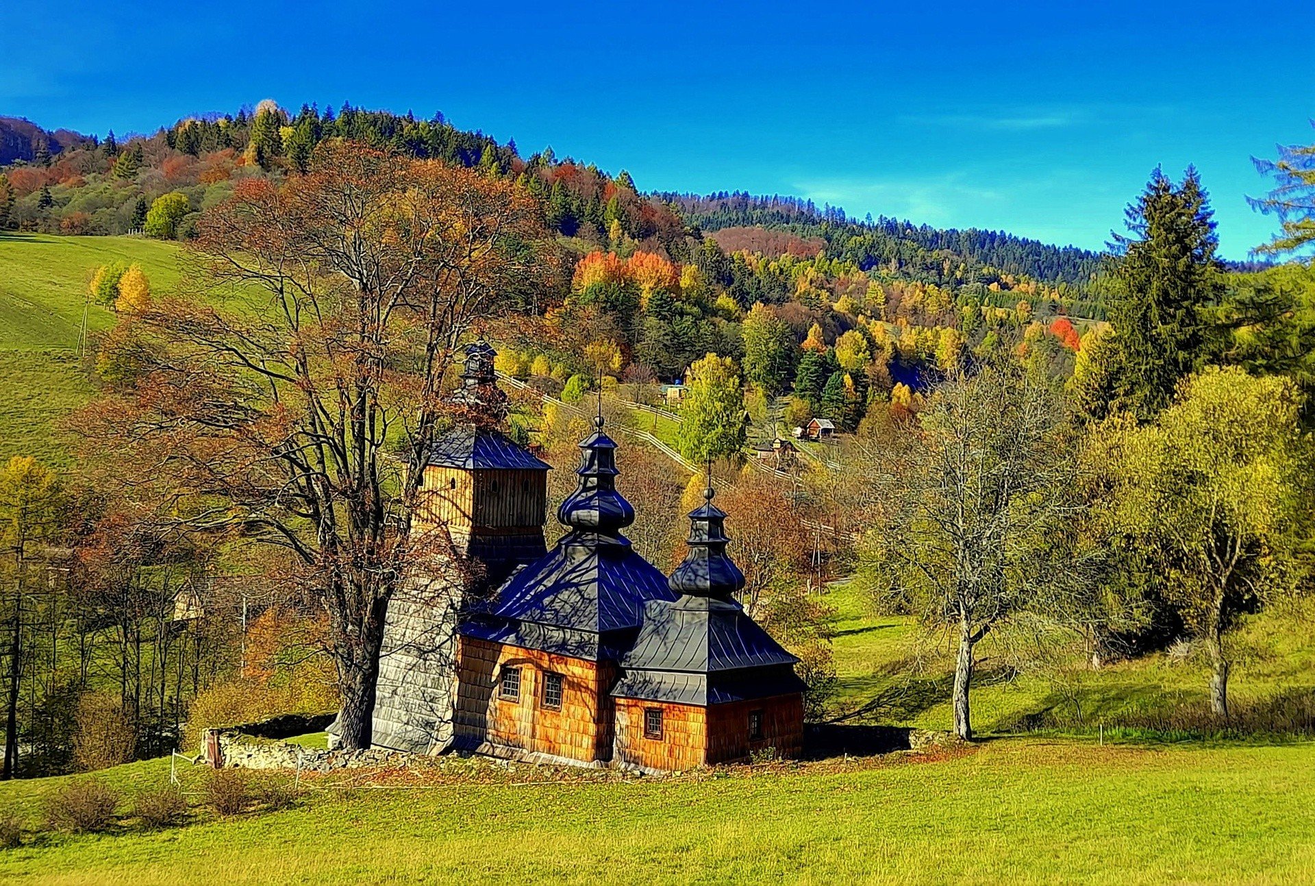Leluchów i Dubne. Jesień na Sądecczyźnie zachwyca kolorami i widokami ...