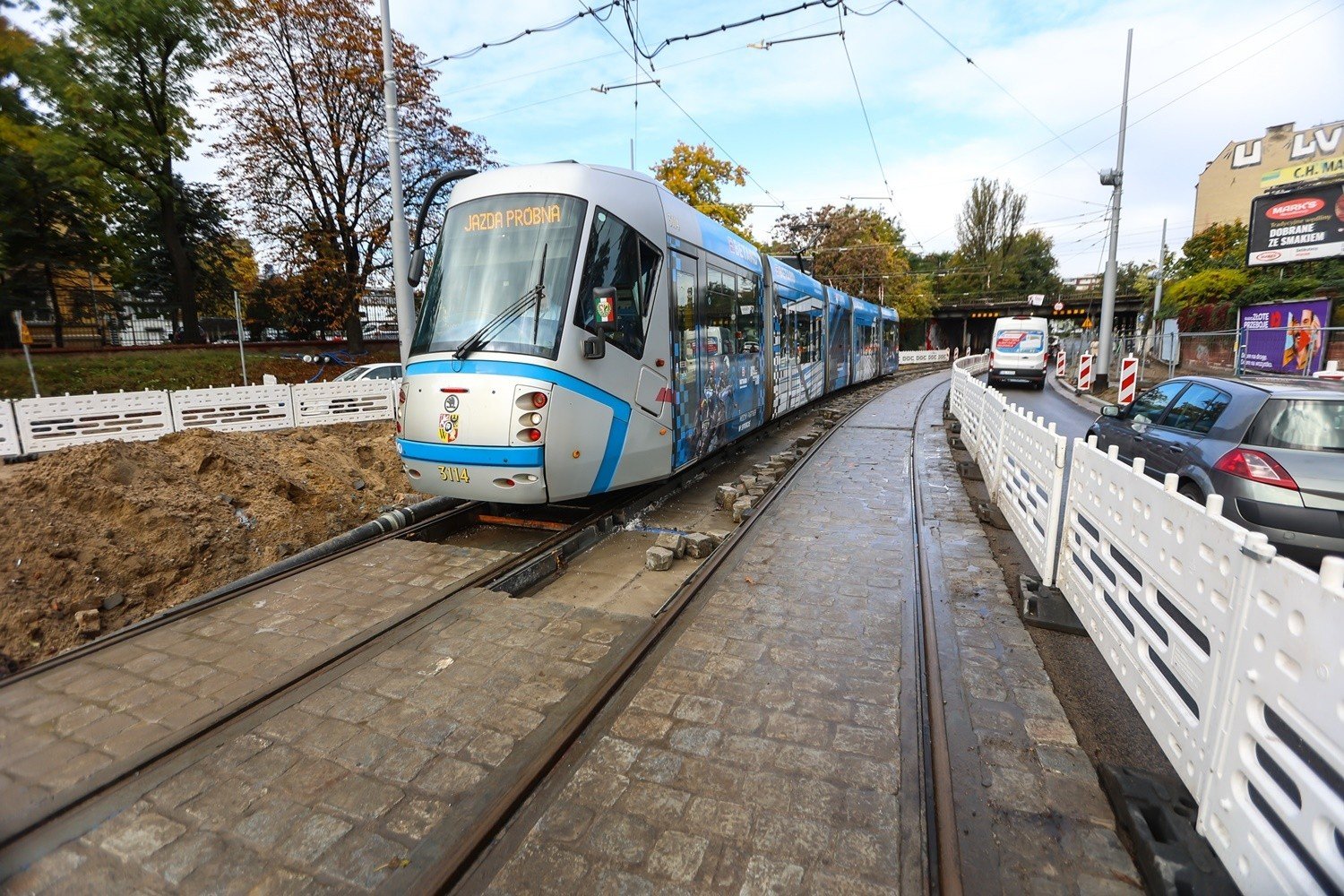 Tramwaj na cmentarz Osobowicki pojechał przez pl. Staszica. Otwierają ...