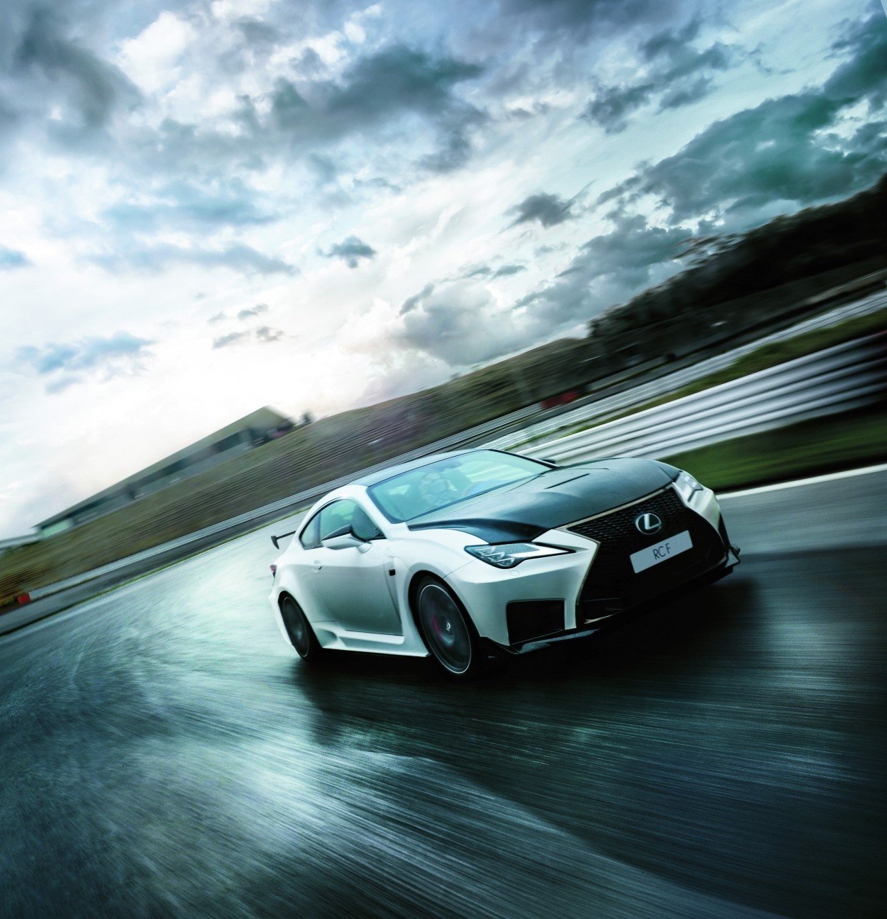 Lexus RC F 2023. Jedno z ostatnich aut z wolnossącym silnikiem V8 na ...