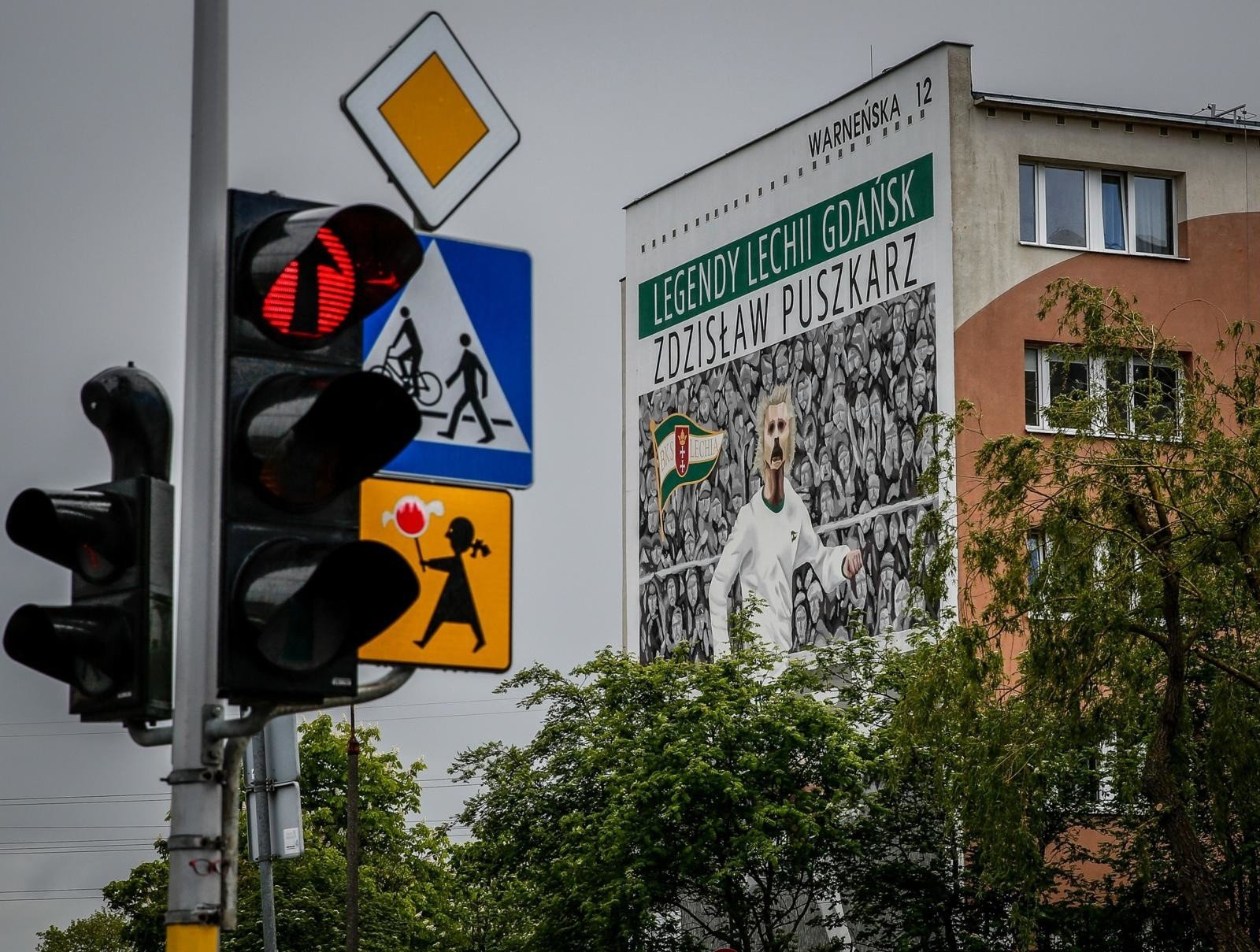 Graffiti kibiców Lechii zlokalizowane w różnych dzielnicach Gdańska ...