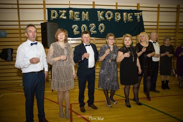 Gmina Pawłów. Panie z Chybic jako pierwsze w powiecie świętowały już ...