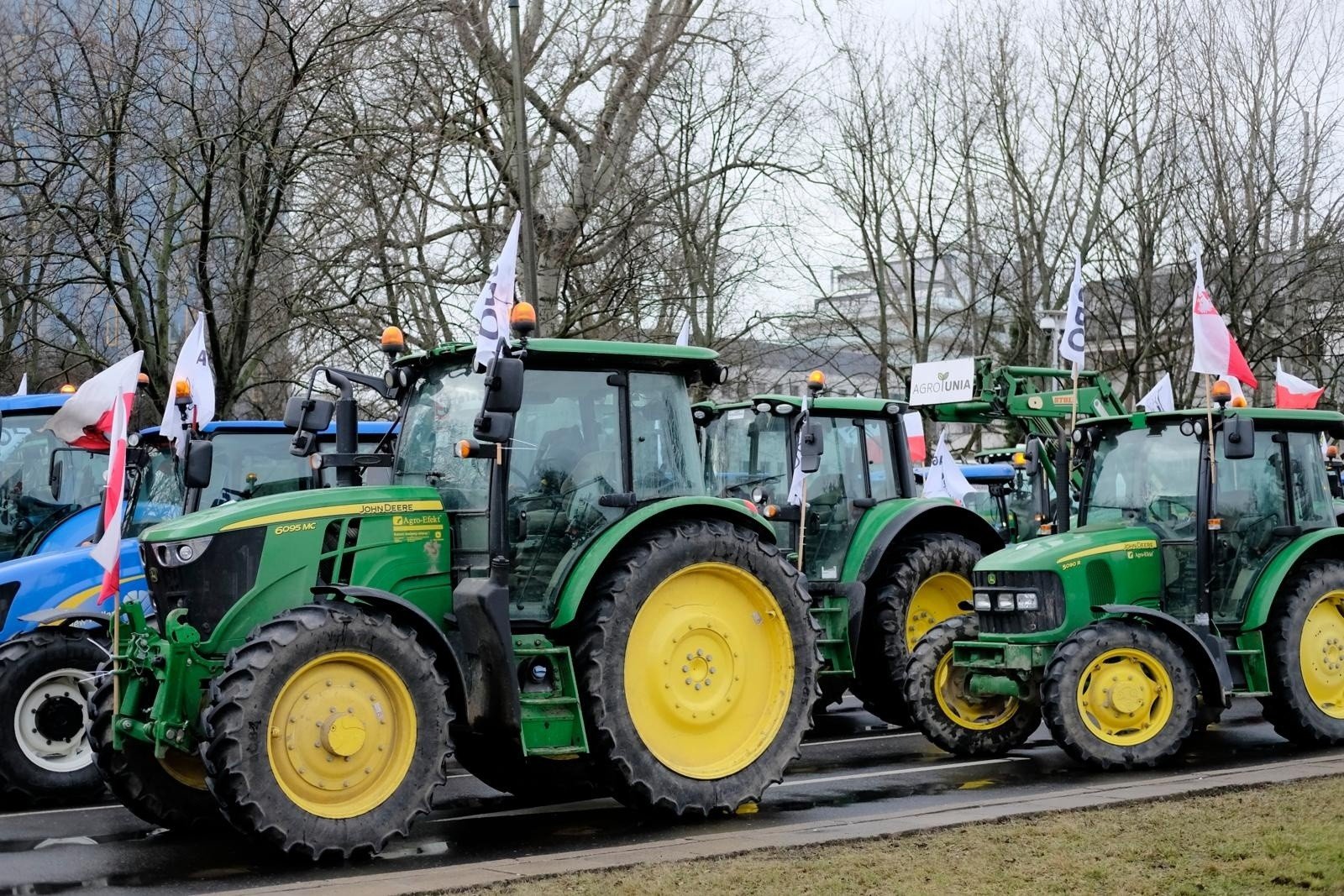 Rolnicy protestują m.in. z powodu dostaw dużej ilości zbóż z Ukrainy ...