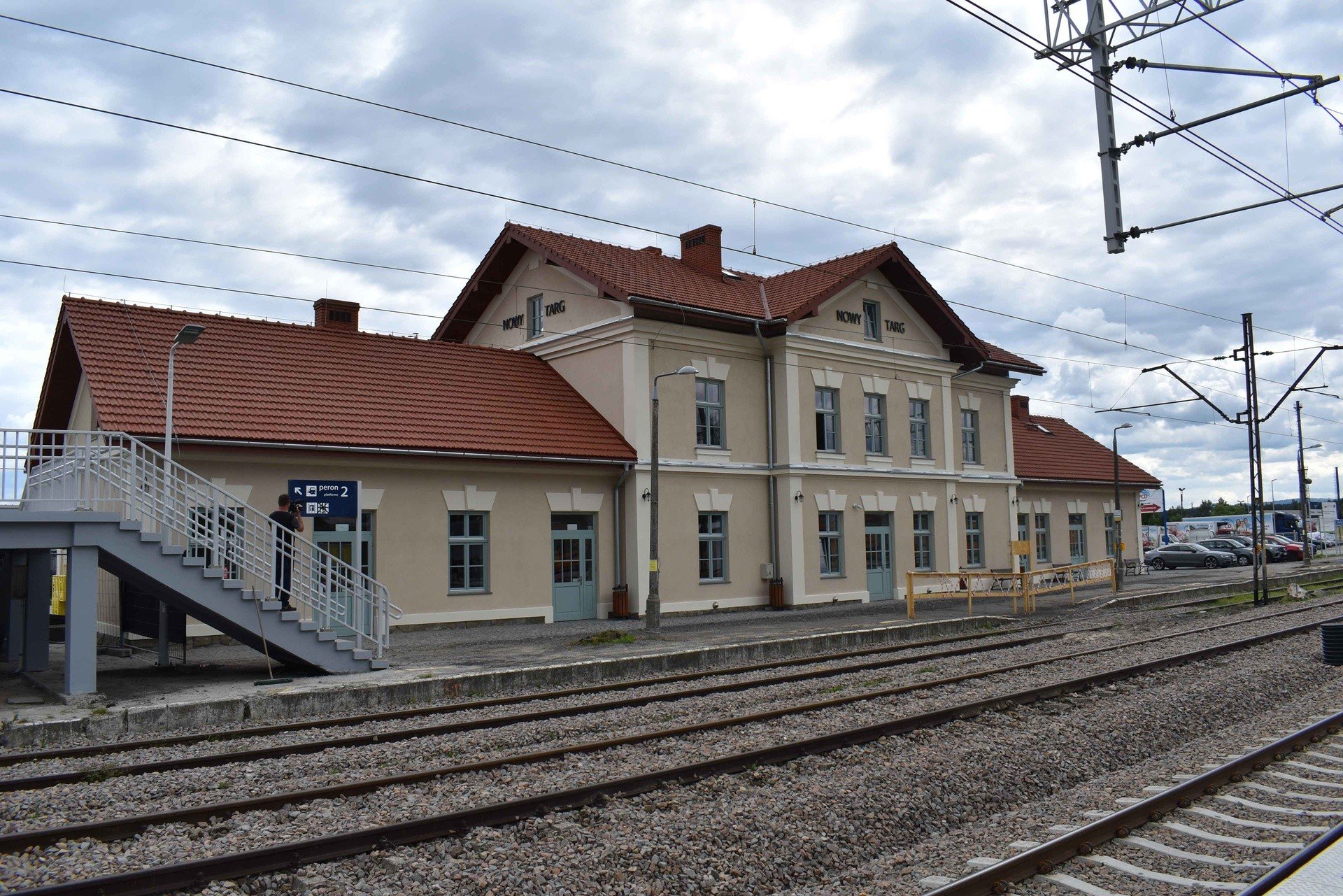 Nowy Targ. Zakończył się remont dworca kolejowego. Nowy dworzec robi ...