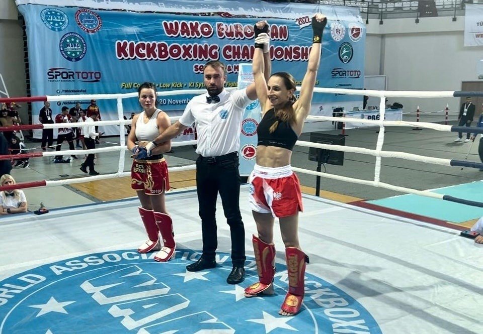 Kickboxing. Iwona Nieroda-Zdziebko, zawodniczka Diamentu Pstrągowa ...