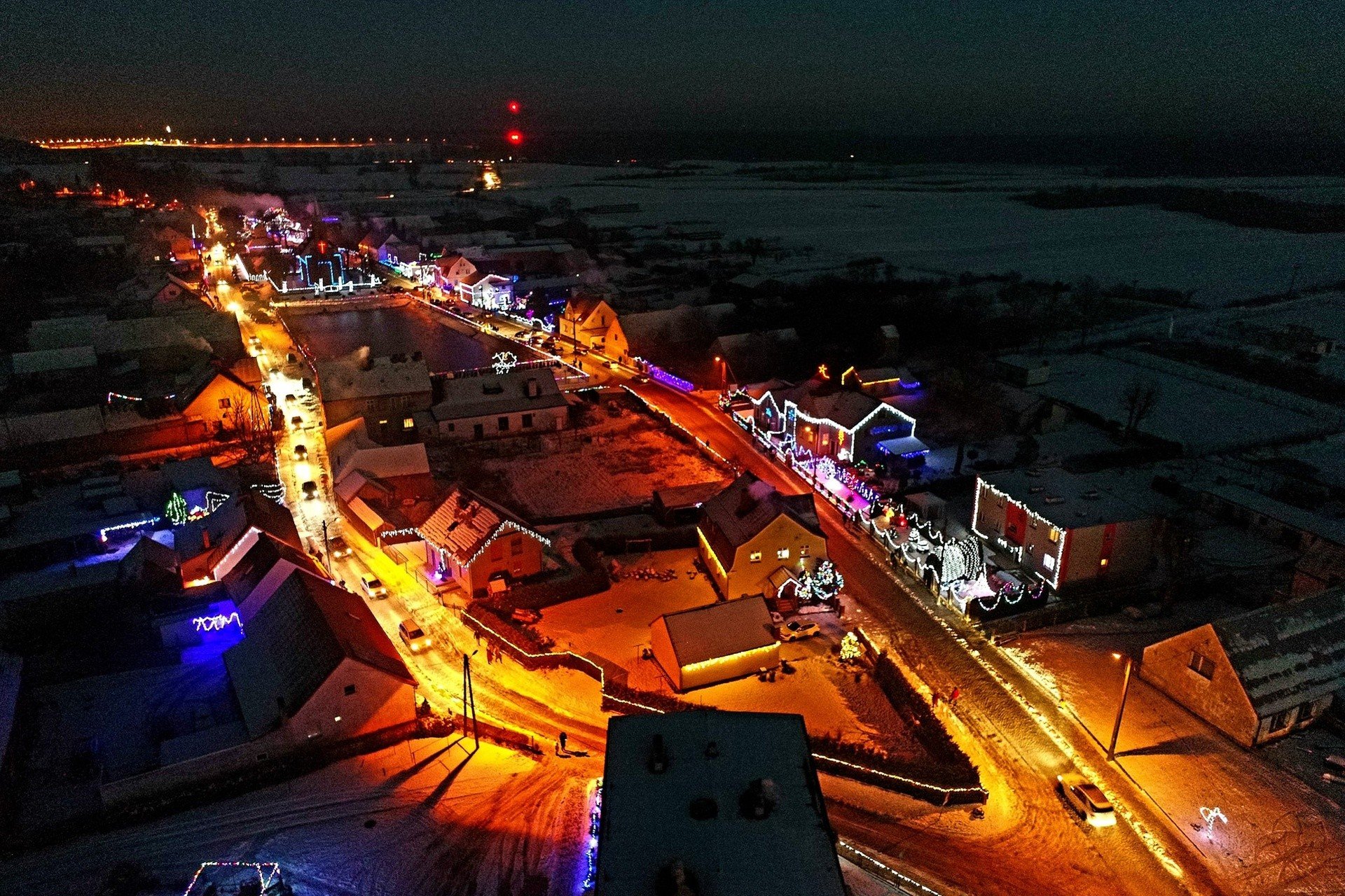 Popowo z lotu ptaka. Lubuskie Las Vegas mieni się milionem barw. Tu ...
