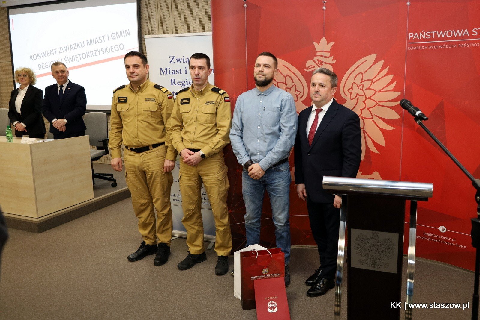 Mirosław Wyrzykowski ze Staszowa uratował życie nastolatki z pożaru ...