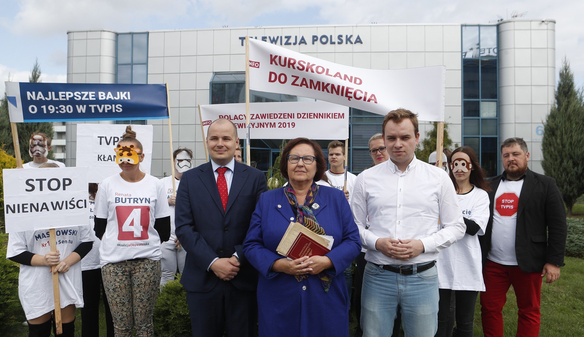Protest przed TVP Rzeszów przeciwko nowej ustawie PiS [ZDJĘCIA] | Nowiny