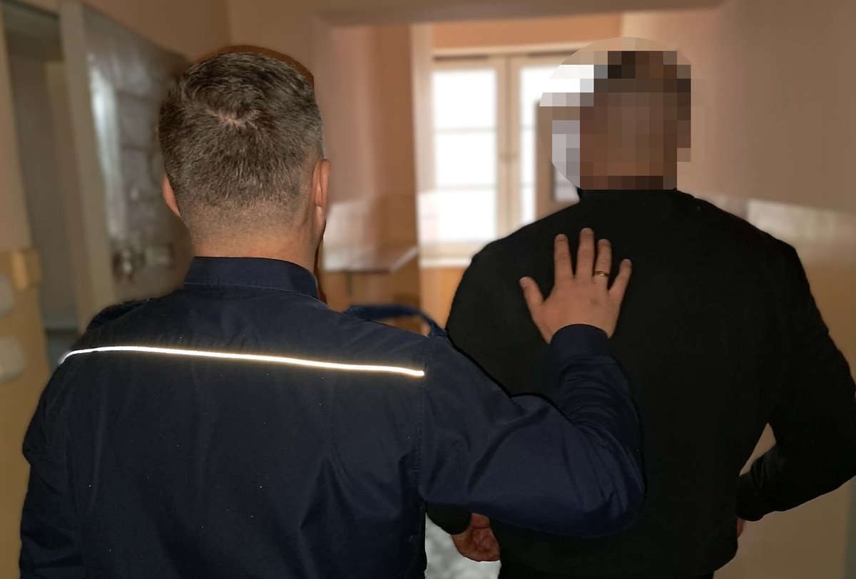 Zabezpieczono łomy, młotki i pałki teleskopowe. Policja o bójce ...
