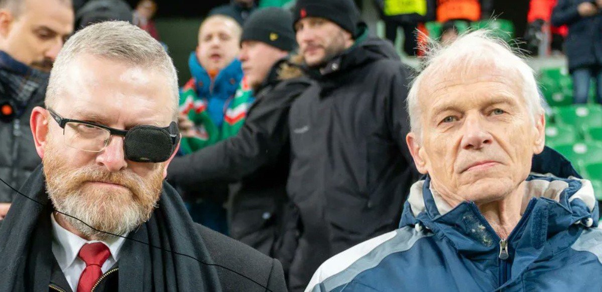 Morderca Janusz Waluś na meczu z Legii razem z Grzegorzem Braunem ...