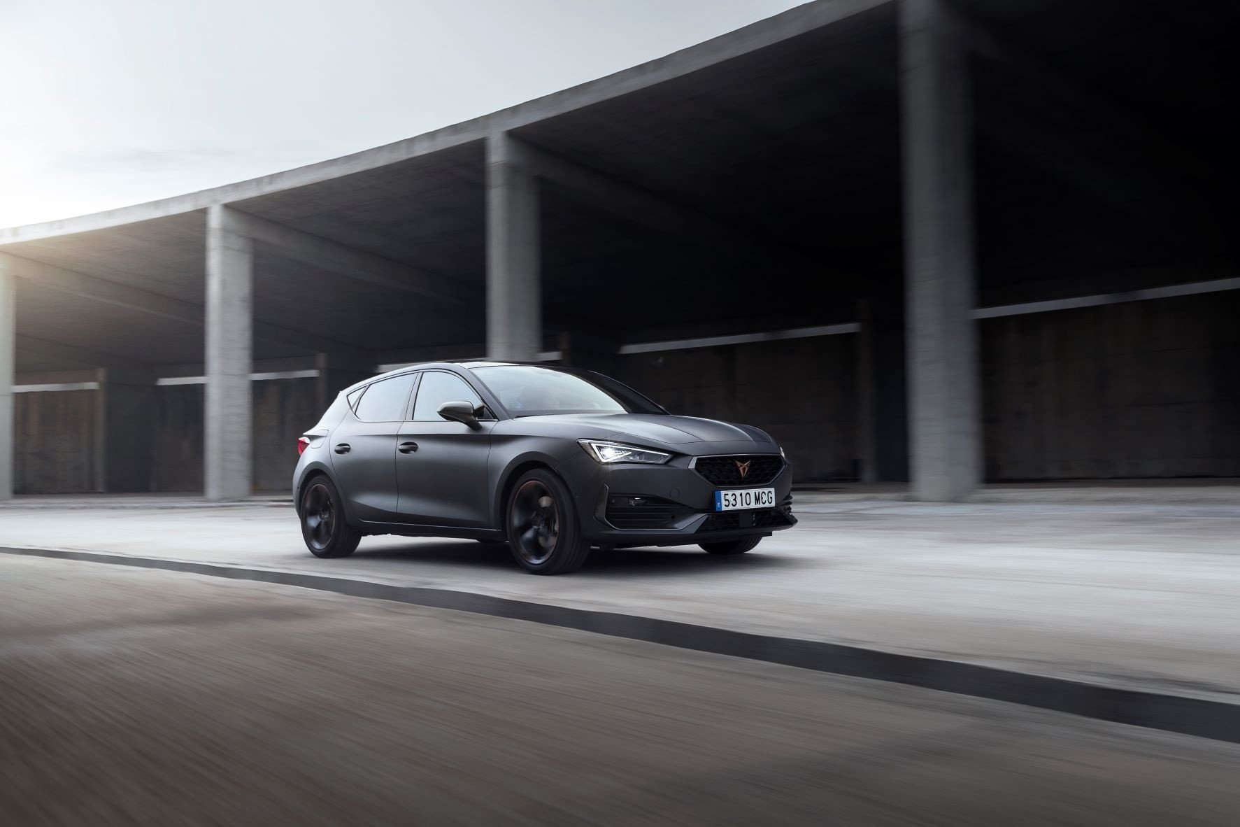Cupra Leon. Nowy silnik i duże zmiany w wyposażeniu | Motofakty