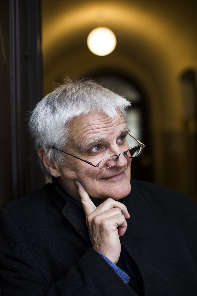 Profesor de Barbaro: Na ziemię sprowadzają mnie pacjenci, którzy ...
