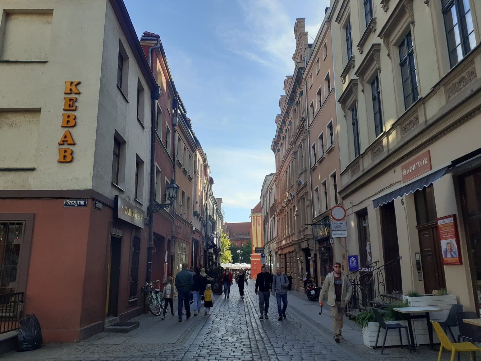 Toruń. Dziewczęta zgwałcone na imprezie? Tajemnica ul. Szewskiej przed ...