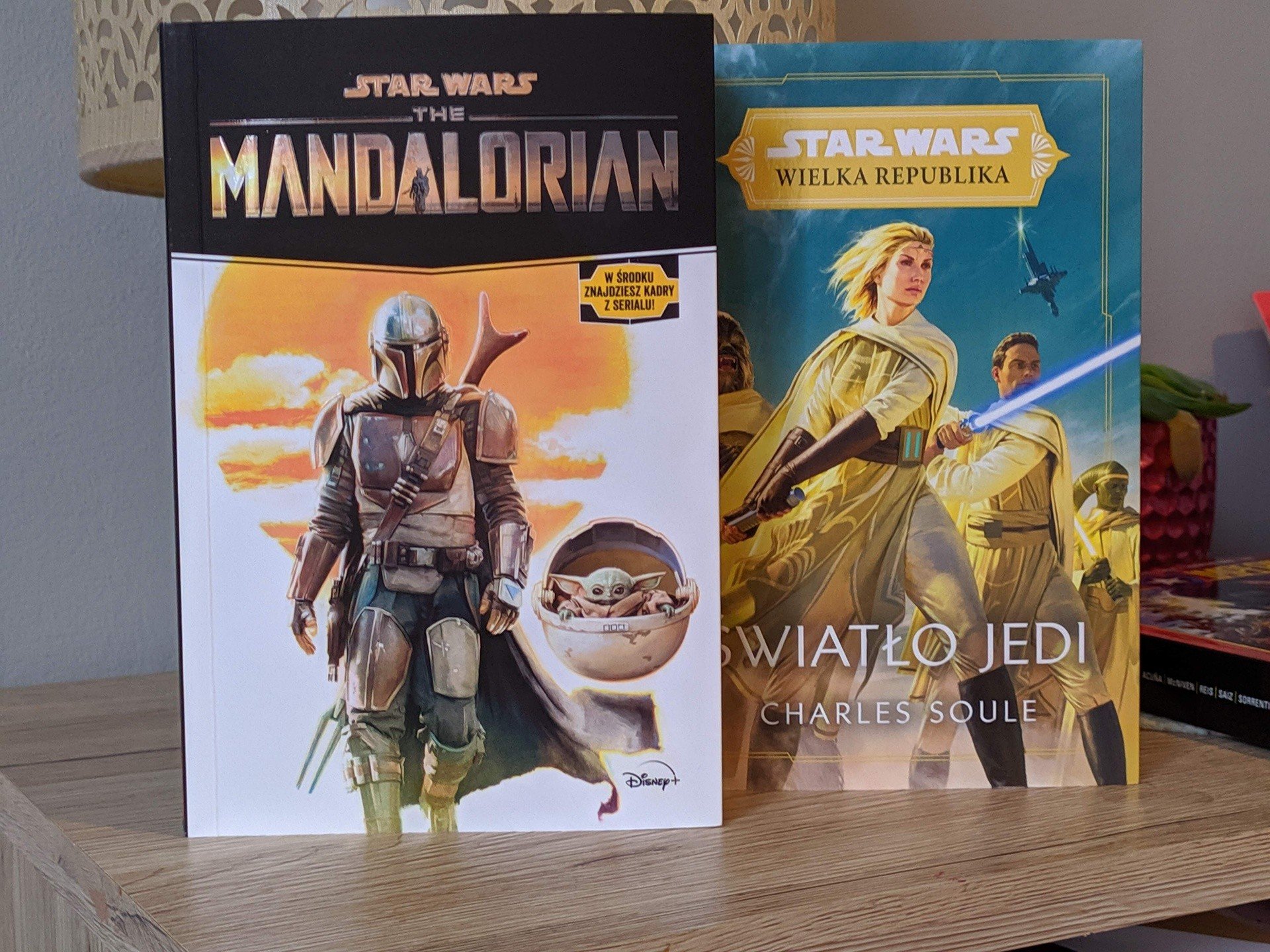 Nowa era w książkach ze świata Star Wars. Ukazały się "Światło Jedi" i ...