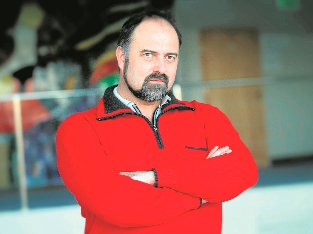 Bernard Szyc aktor Teatru Muzycznego w Gdyni: Bez śpiewu jesteśmy ...