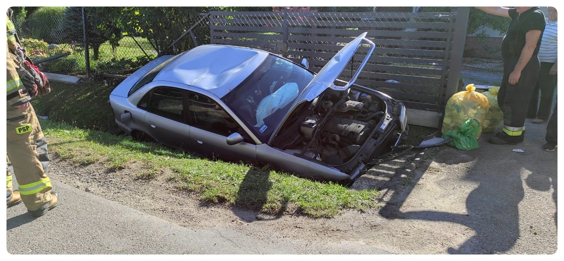 Pijany z impetem wjechał w przepust. Audi rozbite w Osobnicy koło Jasła ...