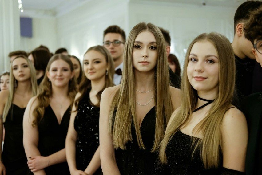Piękne stylizacje i zaskakujące makijaże na studniówkach w Podlaskiem ...