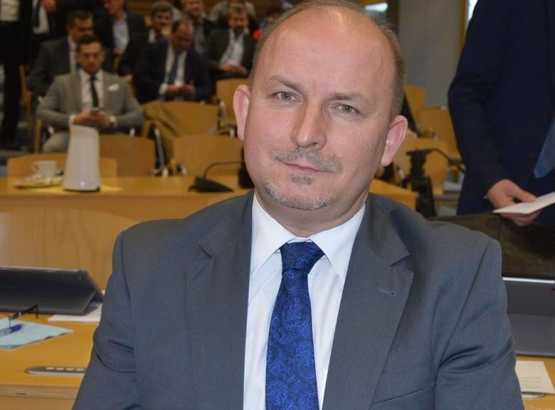 Wyrzucili go z partii za seksistowski żart. Teraz Robert Węgrzyn może ...