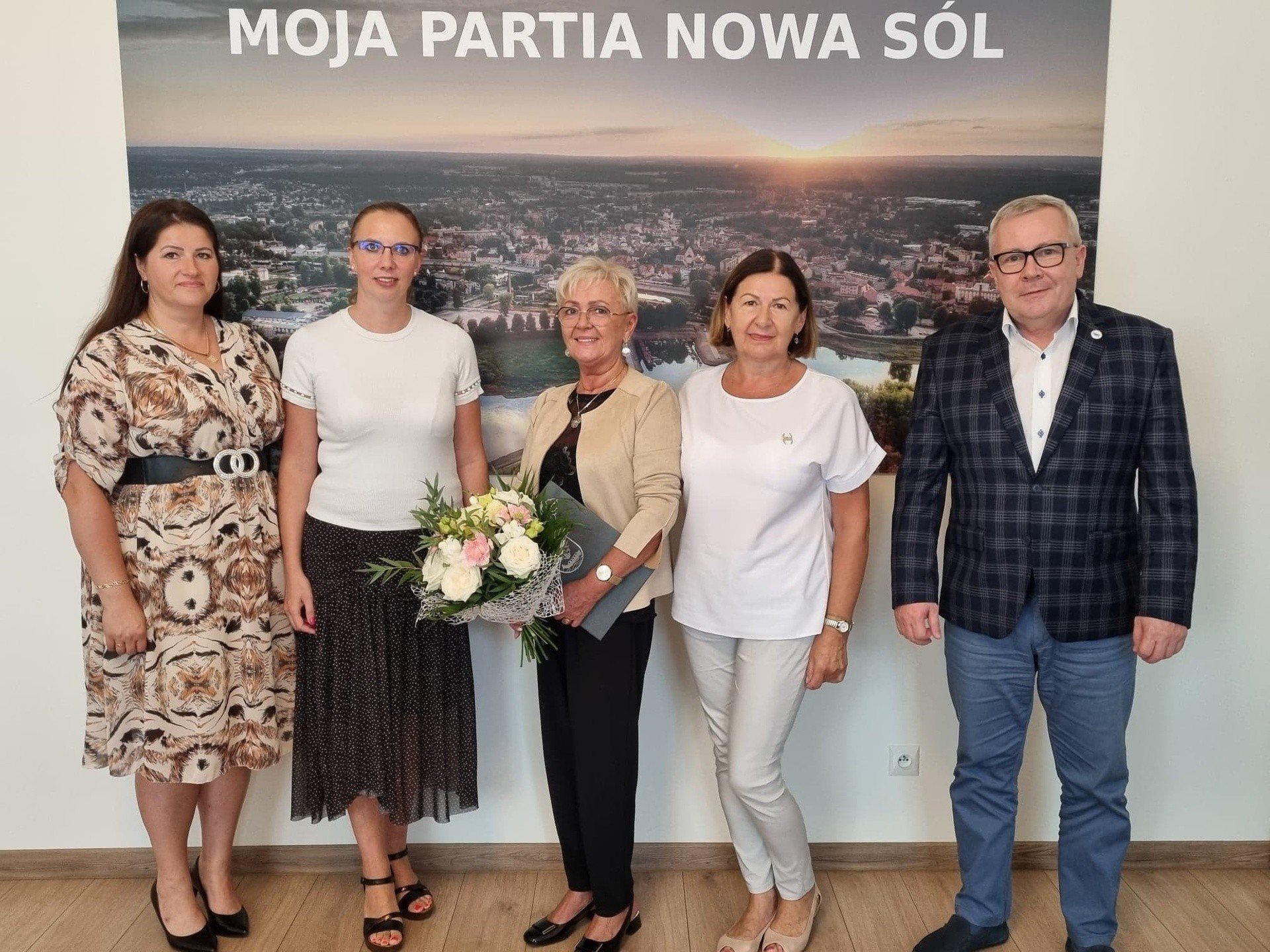 W Nowej Soli dwunastu dyrektorów miejskich szkół i przedszkoli odebrało ...