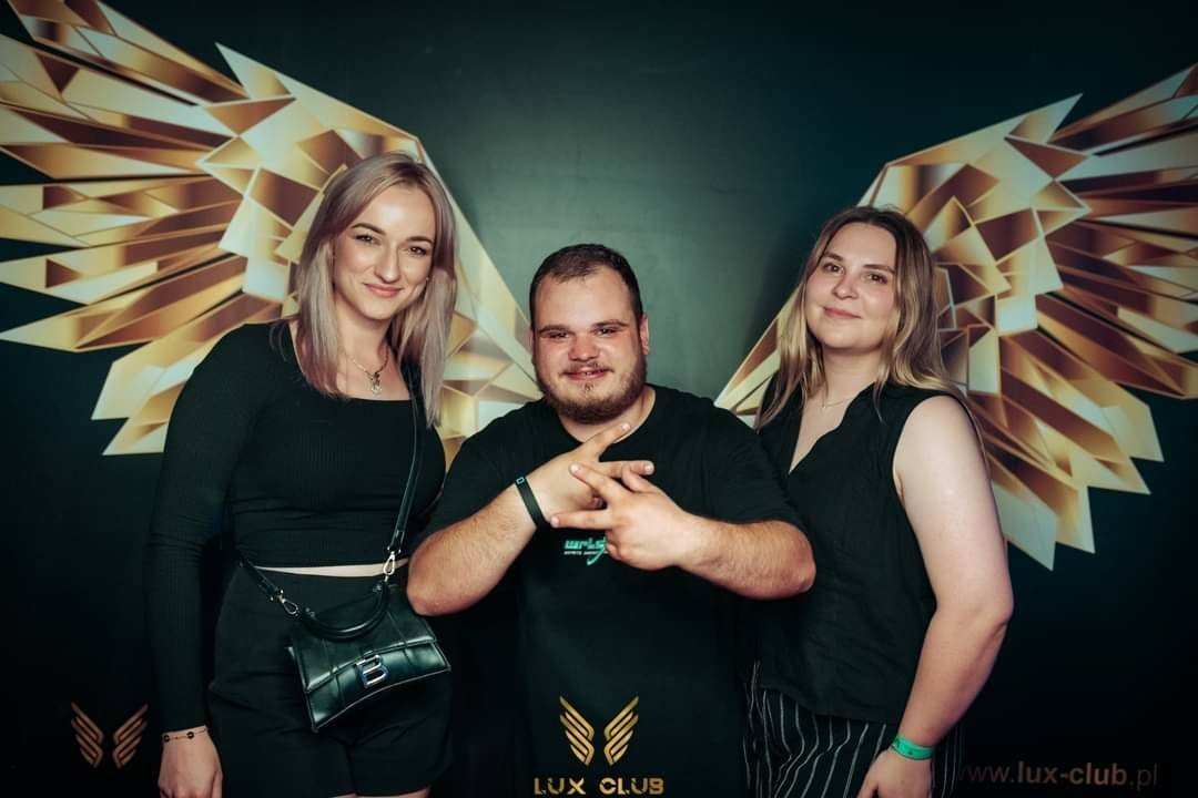 DJ Akun rozgrzał Lux Club. Popularny TikToker zagrał w Brzozowej ...