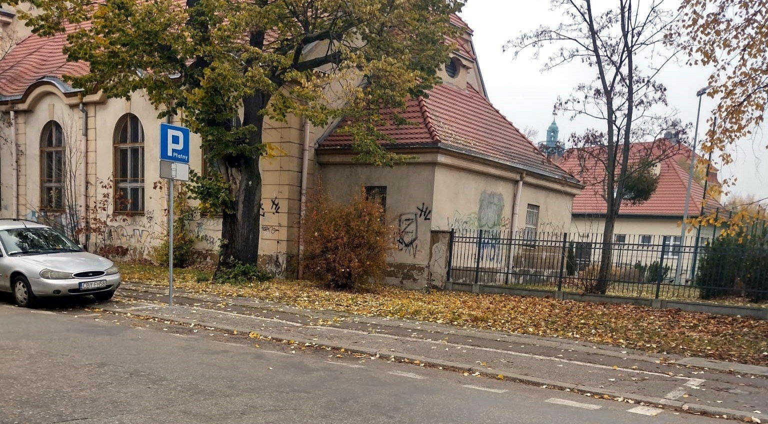 Miasto-gąbka pochłania czas i pieniądze - komentuje Jarosław Reszka ...