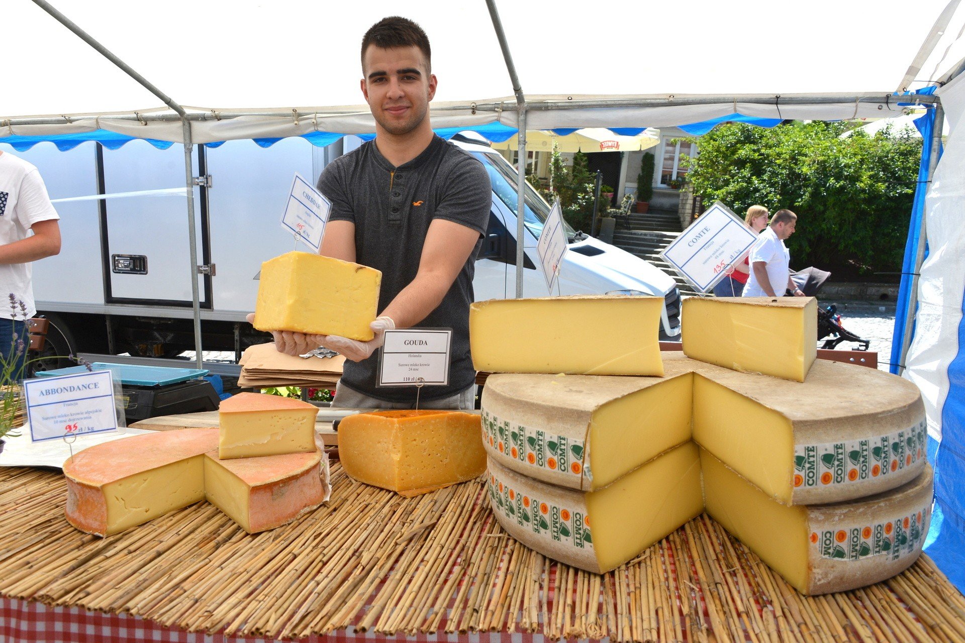Najbardziej śmierdzący ser świata na festiwalu w Sandomierzu | Echo ...