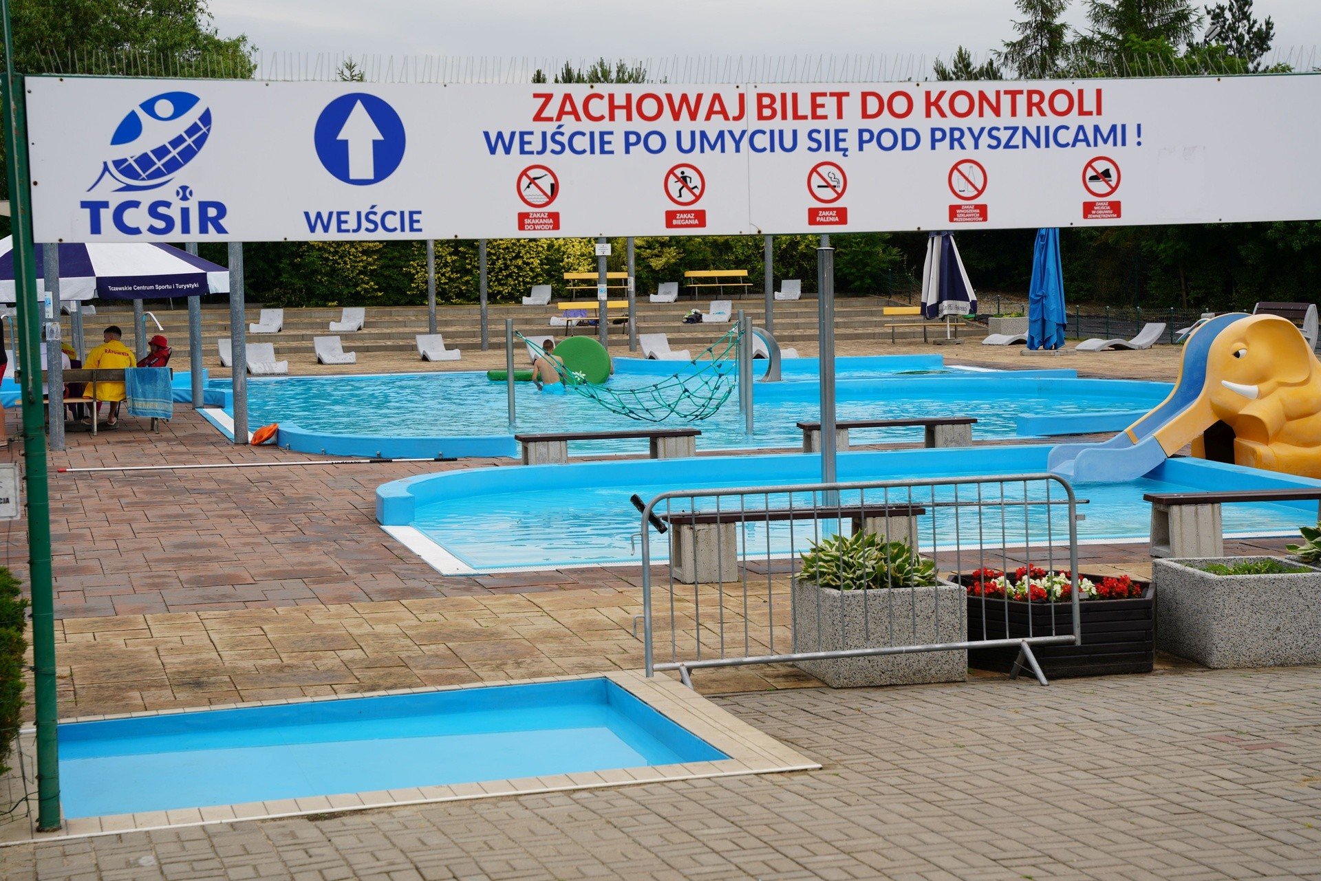 Kompleks basenów odkrytych w Tczewie otwarty. W wakacje czynny jest ...