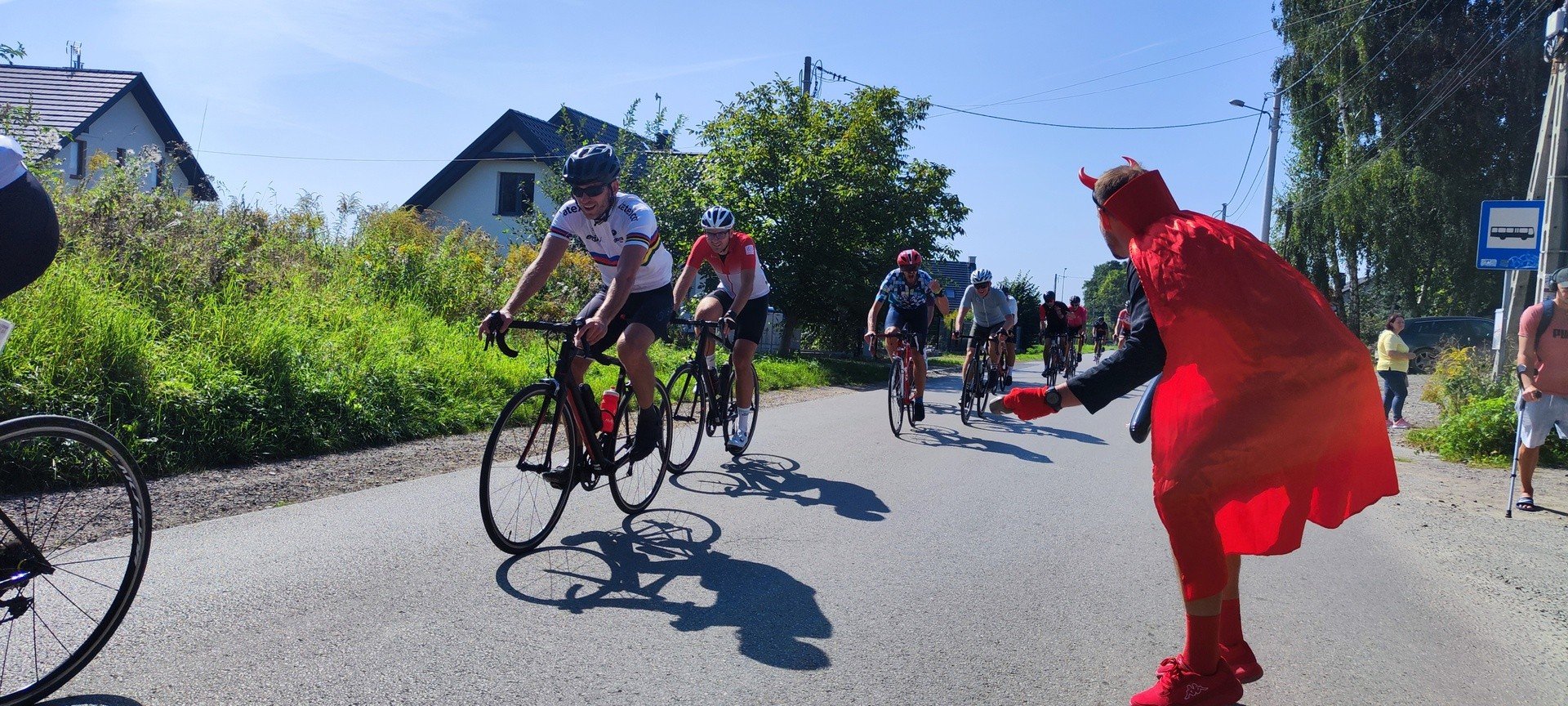 Tour de Cracovia. Kolarze amatorzy ścigali się w Więcławicach. Zdjęcia ...
