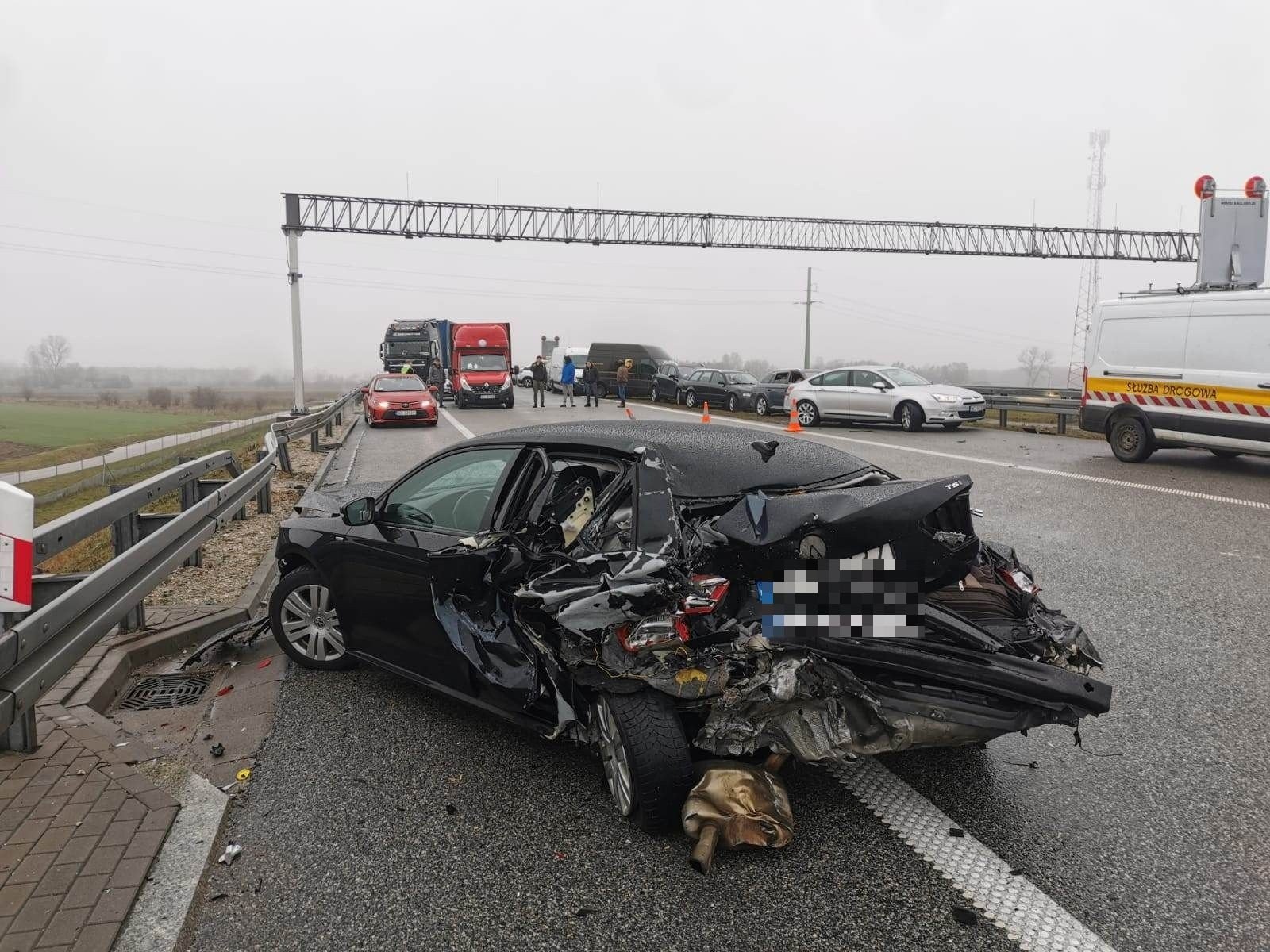 Wypadek i praliż na drodze S8 pod Łaskiem. W trzech wypadkach zderzyło ...