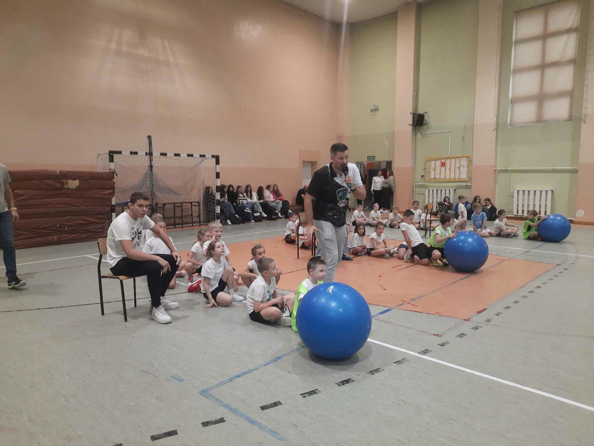 Andrzejki na sportowo w V Liceum Ogólnokształcącym imienia Romualda ...