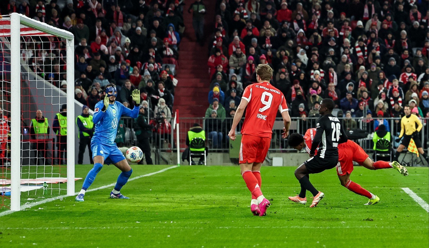 Kamil Grabara wpuścił osiem goli. Kompromitacja VfL Wolfsburg w meczu z ...