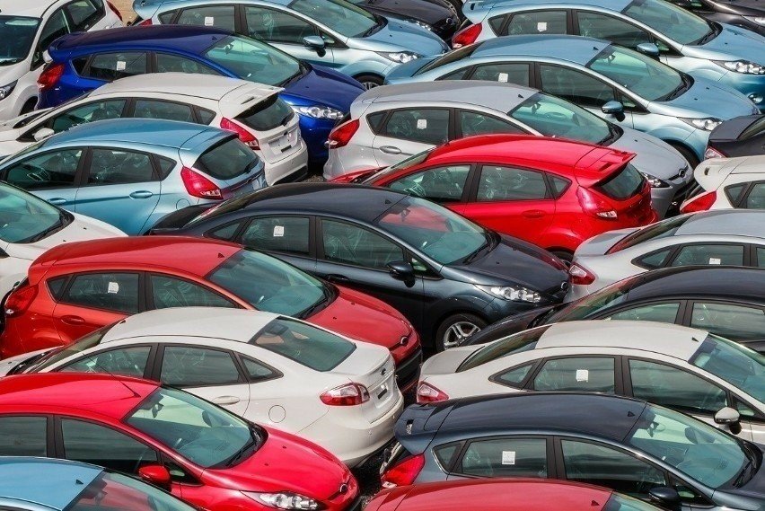 Nowe auta. Sprzedaż rośnie, ale głównie wśród marek premium | Motofakty