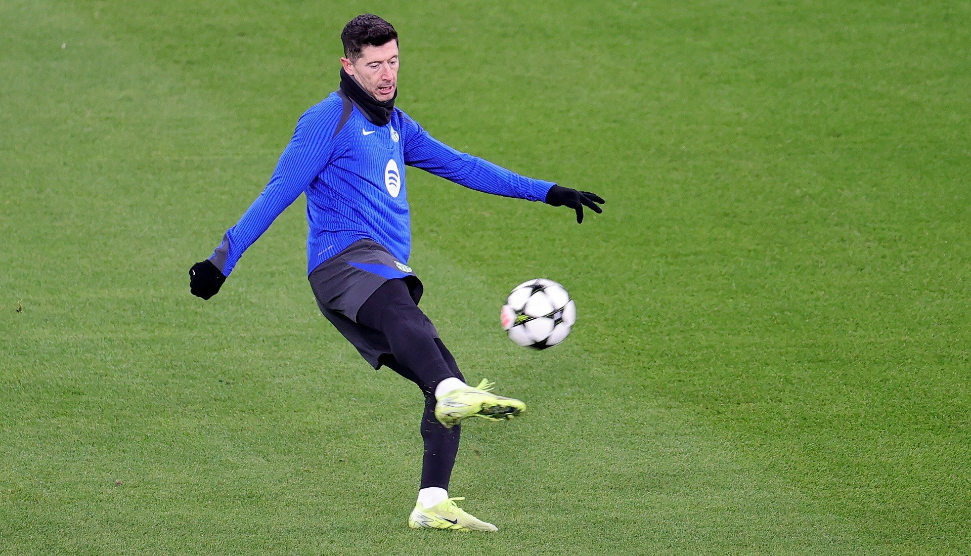 Robert Lewandowski wraca na Signal Iduna Park. Kiwior vs Majecki. Ilu ...