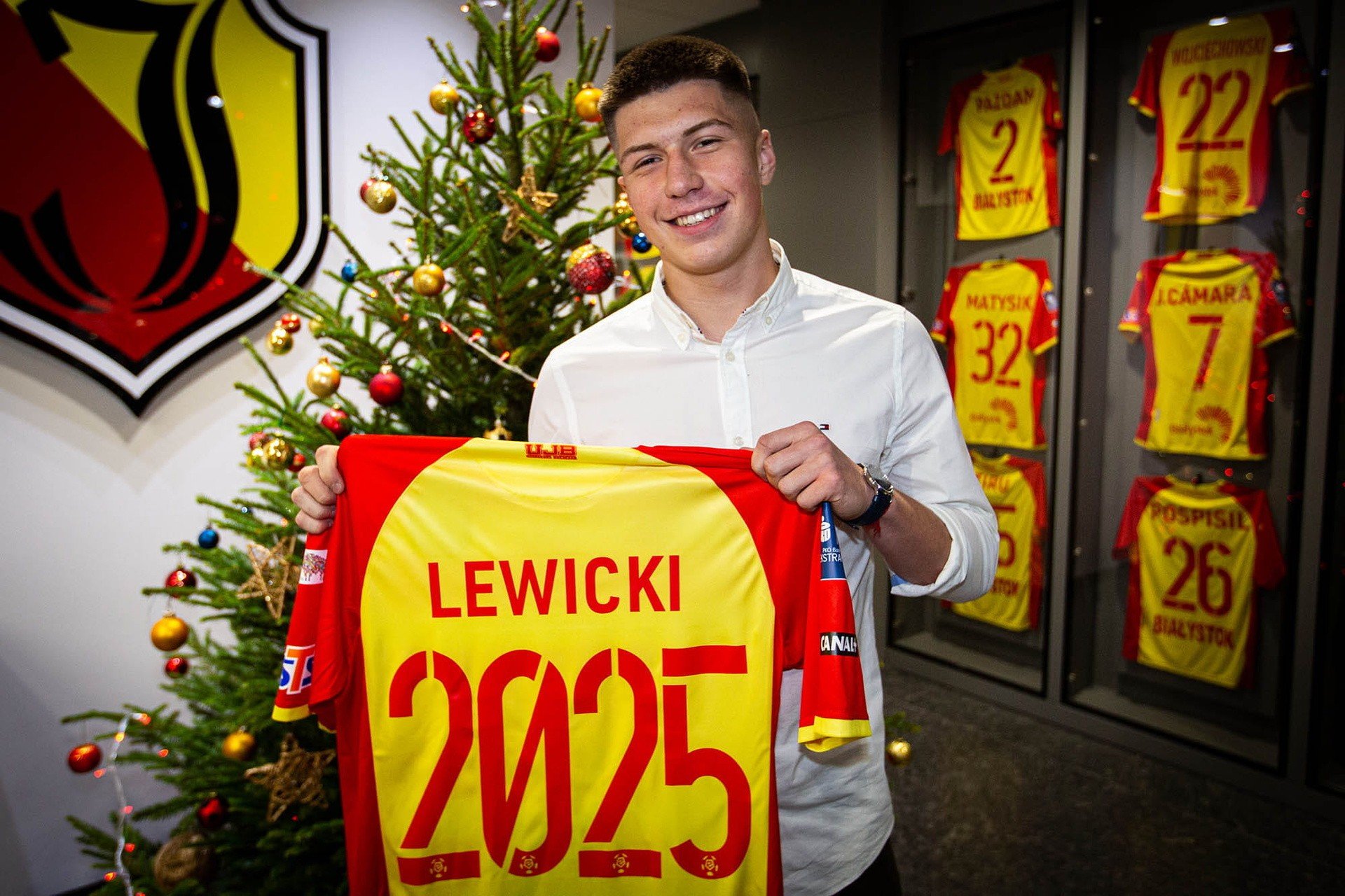 Jagiellonia Białystok. Jakub Lewicki przedłużył kontrakt z Żółto ...