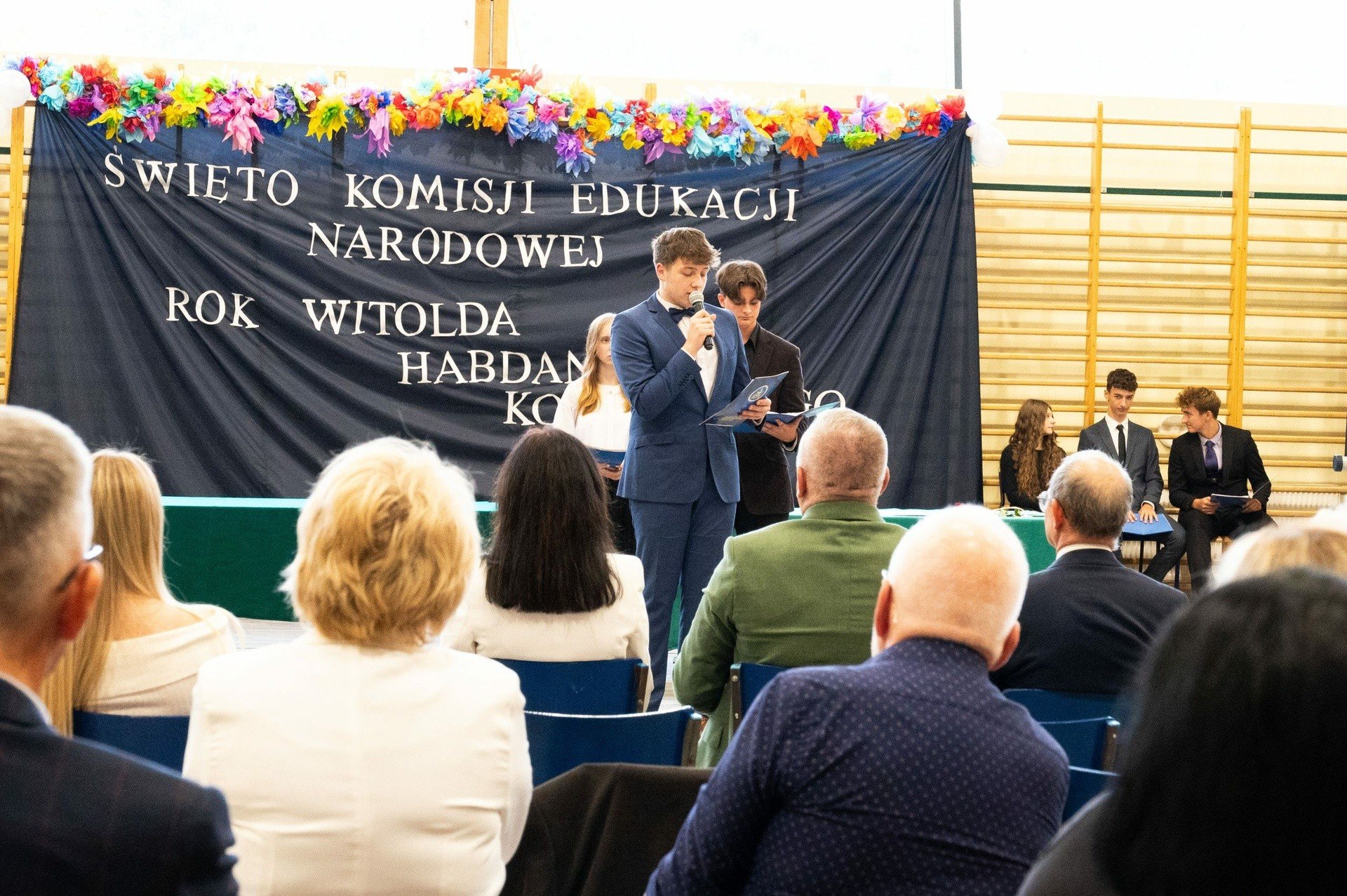 Dzień Edukacji Narodowej w Stalowej Woli. Uczniowie I liceum otrzymali ...